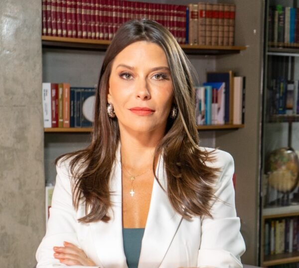 Quem é a Júlia Lucy - Júlia Lucy